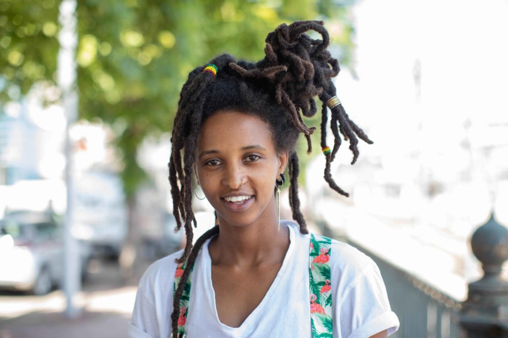 Passe moi le texte (restitution) : "Le silence qui sait tant" de ...